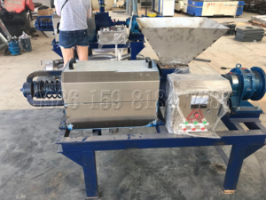 Horizontal-Solid-liquid Separator Machine (3) - bio pellet fertilizer manufacturing machine